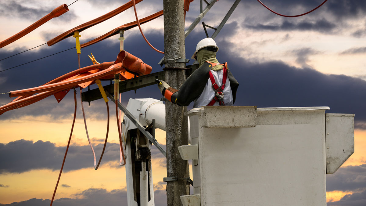 From Routine to Reality: How Real-Time Data Minimizes Power Grid Maintenance